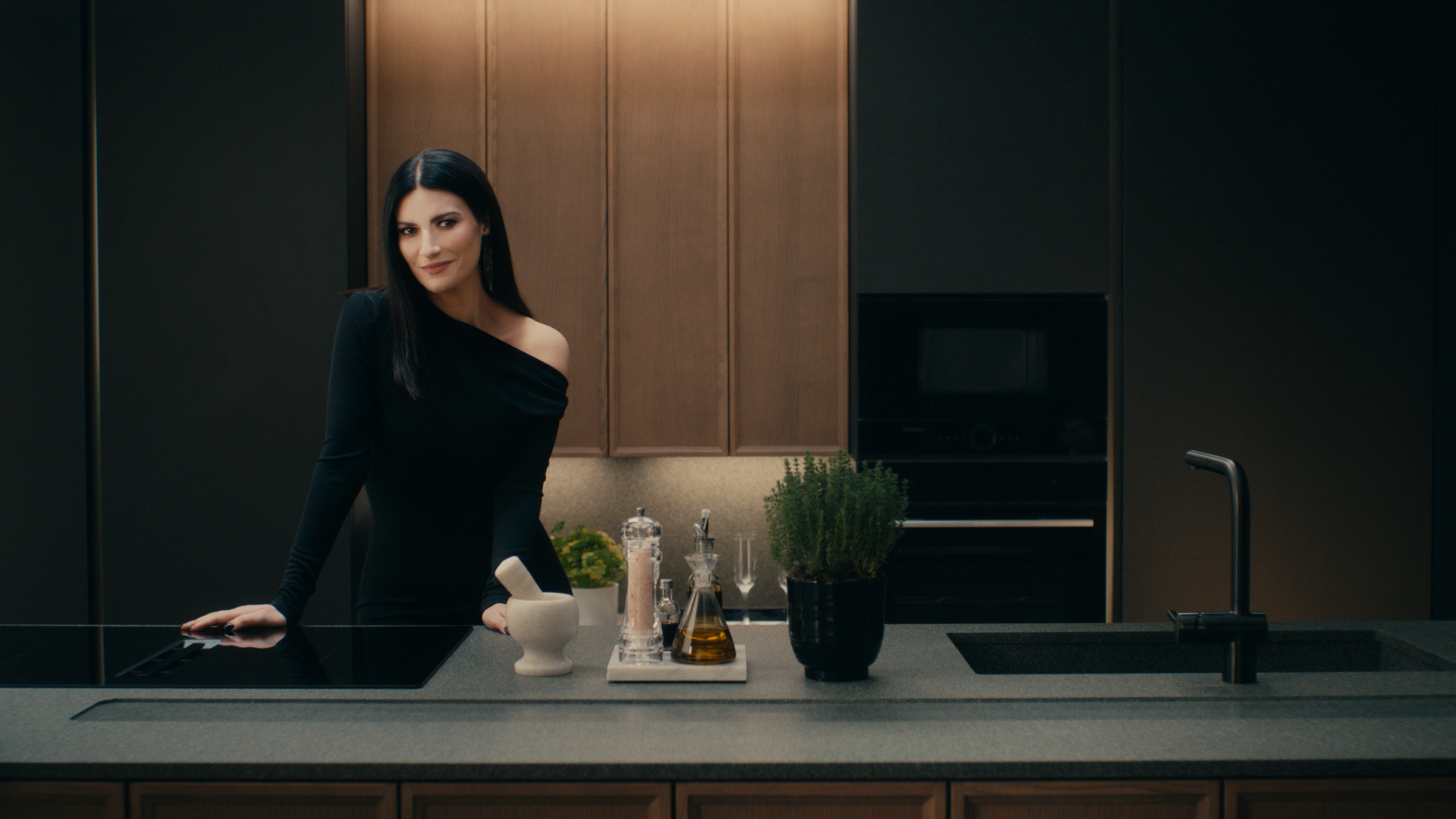 Scavolini’s new advert starring Laura Pausini: “VIVIMI” | Scavolini ...